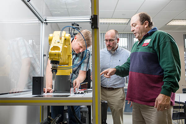 Engineering Technology Support Specialist Certificate at CF